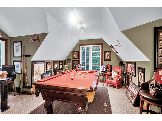 Virtual tour of 9941 Nipigon Street, Port Franks, Ontario, N0M 2L0