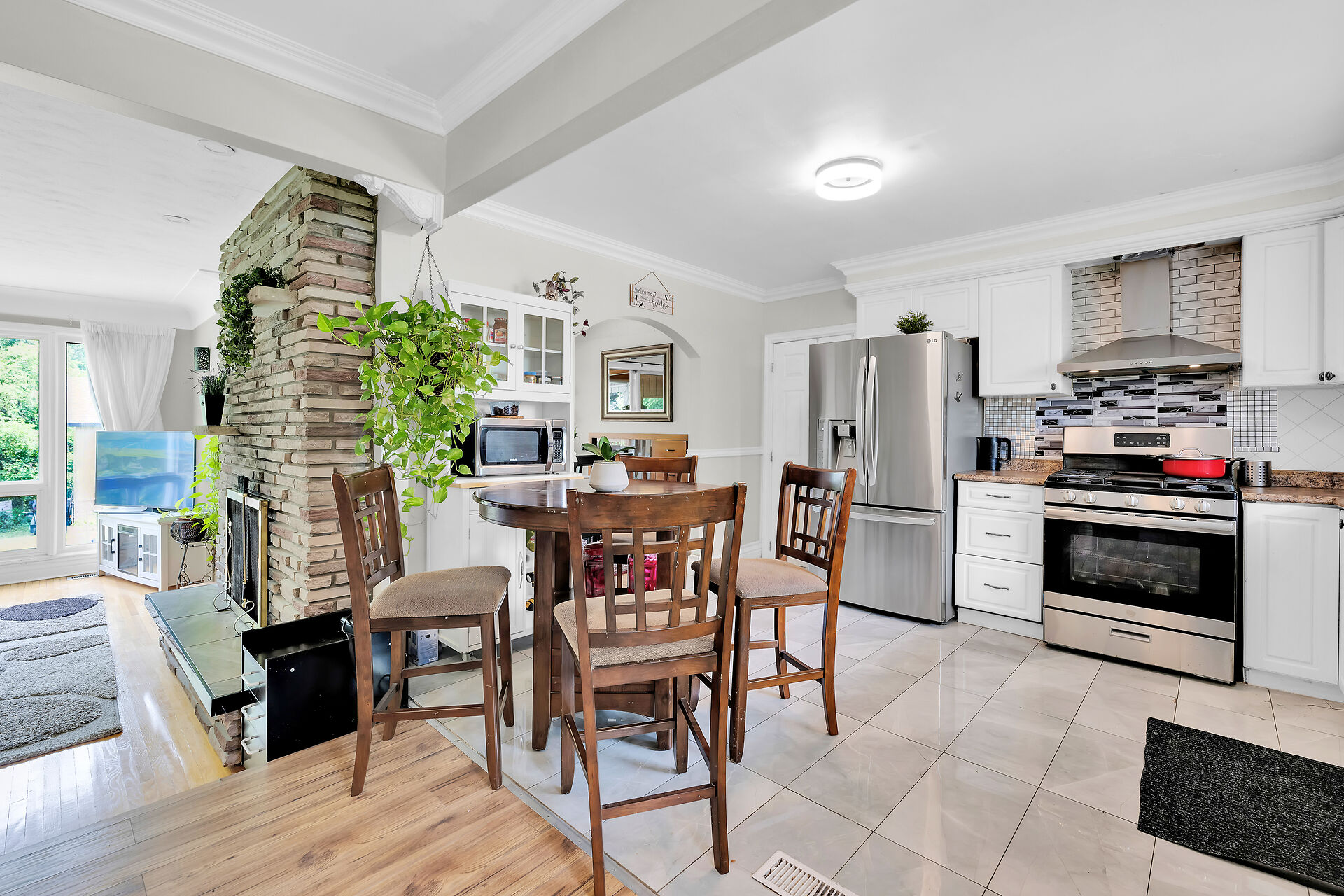 Virtual tour of 49 Glover Rd, Hamilton, Ontario
