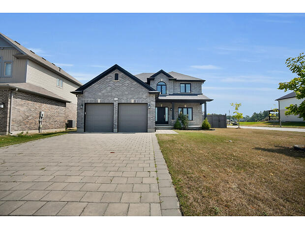 Virtual tour of 102 Timberwalk Trail, Ilderton, Ontario, N0M 2A0