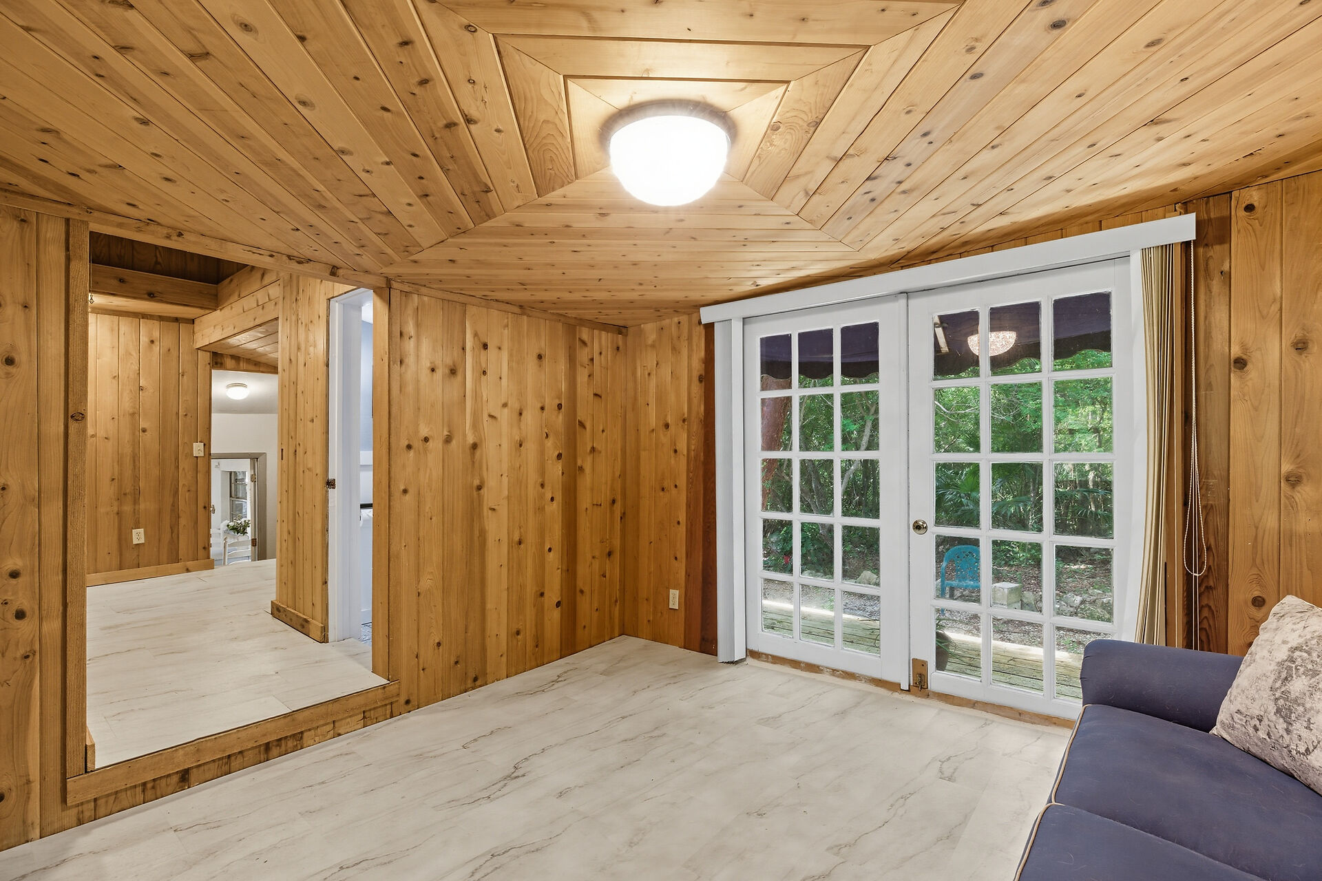 Virtual tour of 103 Tree Ln, Tavernier, Florida, 33070