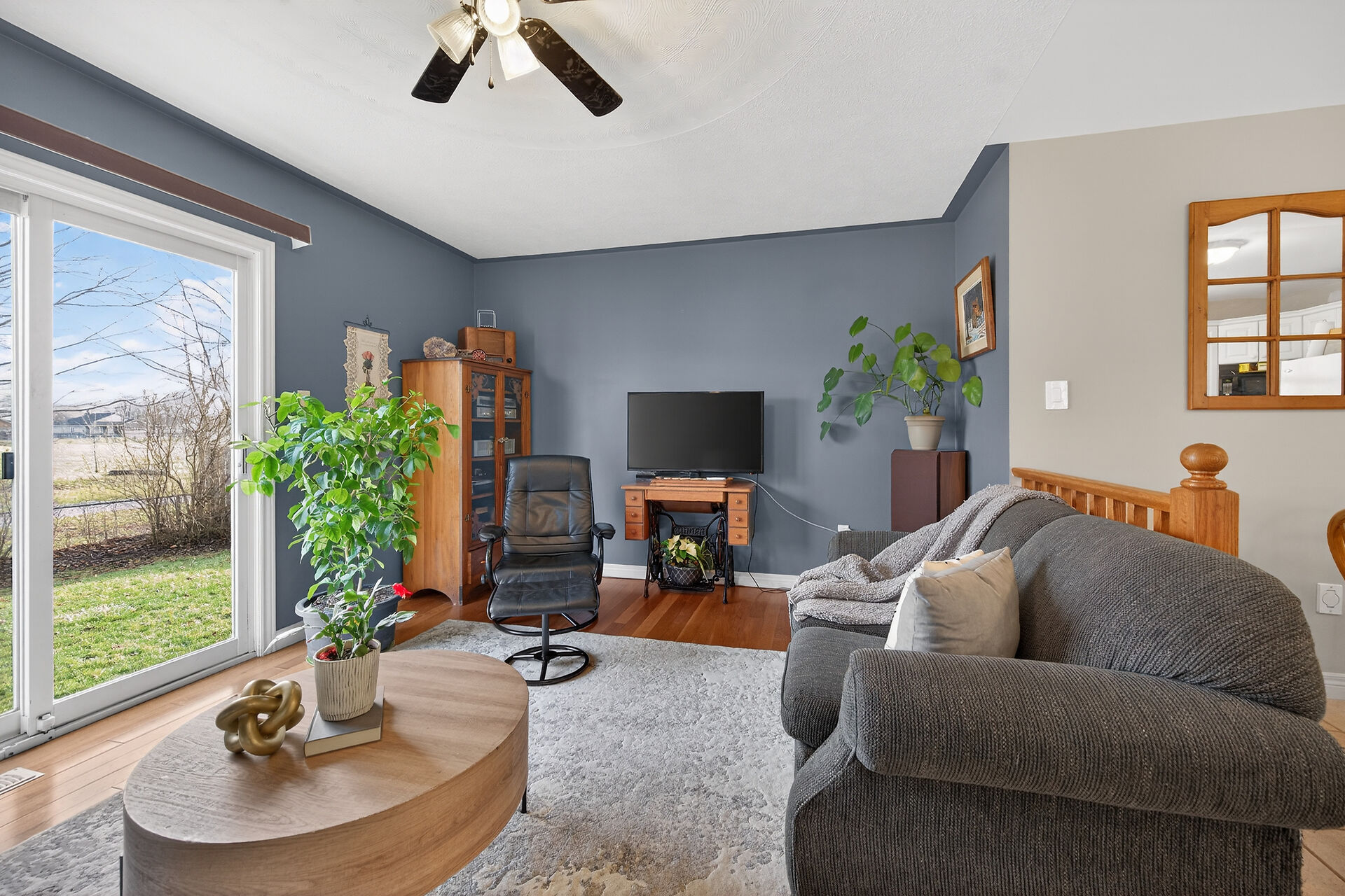 Virtual tour of 33 Oak Cres., Hagersville, Ontario, N0A 1H0