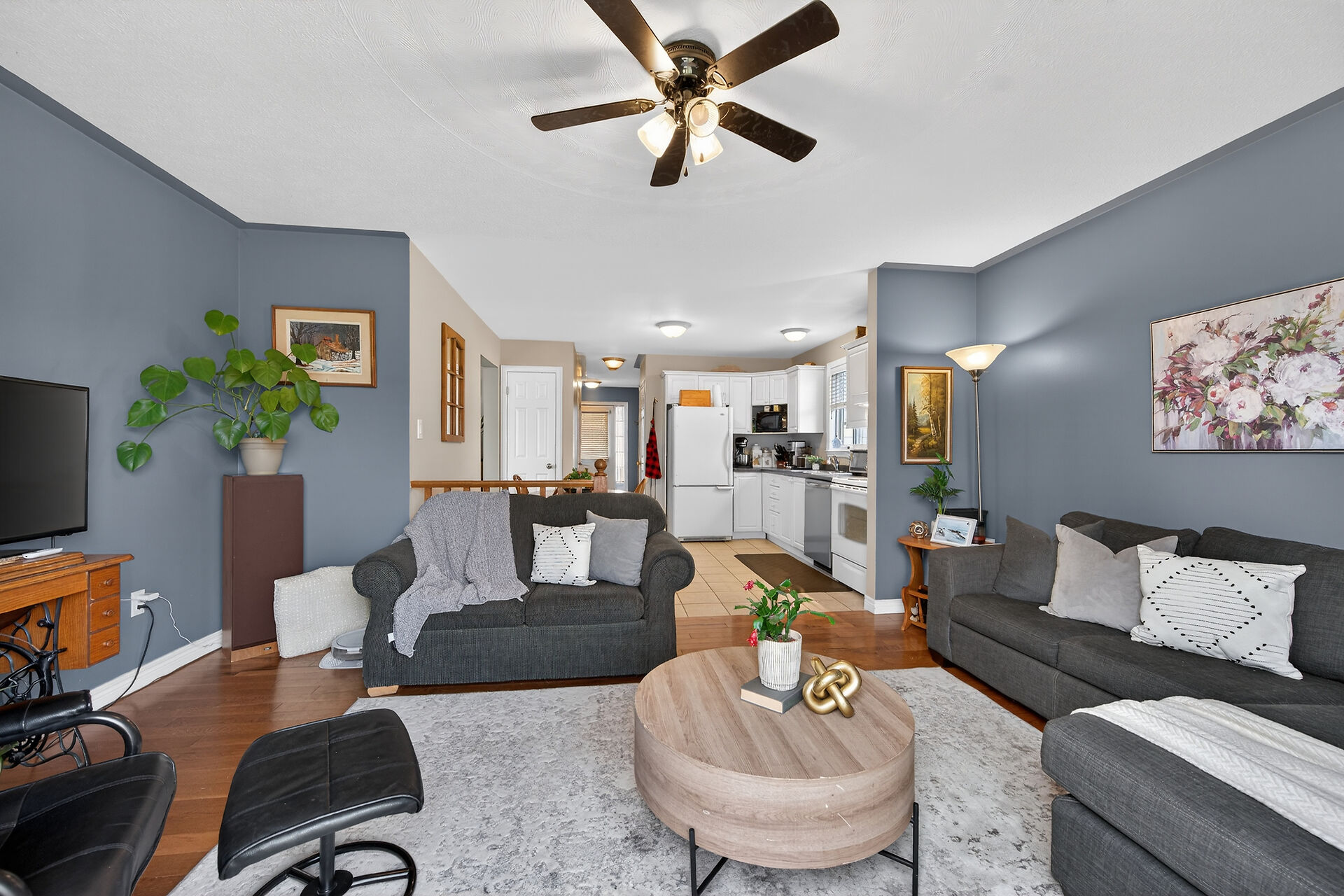 Virtual tour of 33 Oak Cres., Hagersville, Ontario, N0A 1H0