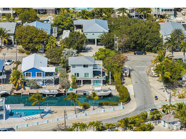 Virtual tour of 27372 W Indies Dr, Ramrod Key, Florida, 33042